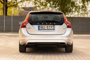 Pelēks Volvo V60 2016 Jelgava, ar dzinēja tilpumu 2.00 L un nobraukumu 252 tūkst. km par 8900 €, foto 7 vietnē AUTOMOTO.COM.LV