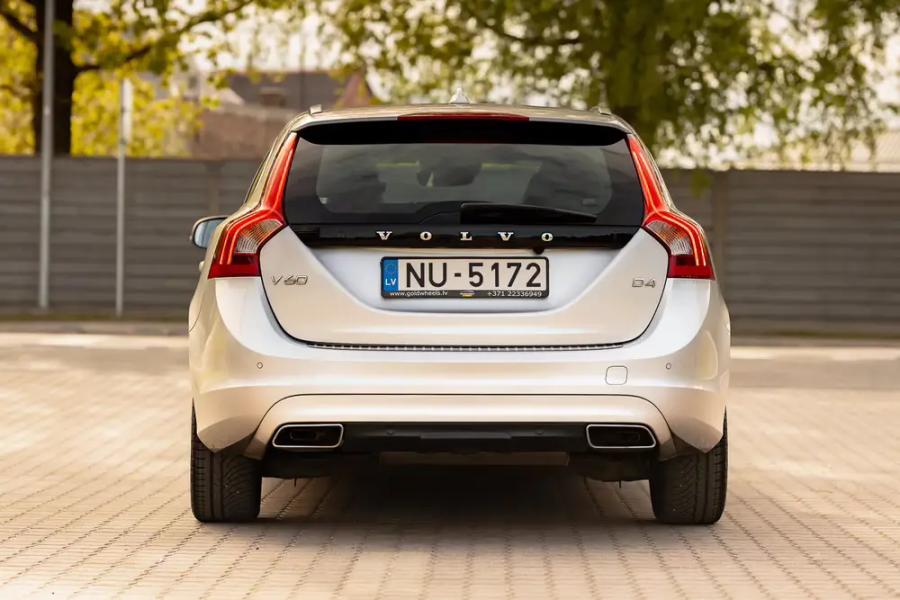 Pelēks Volvo V60 2016 Jelgava, ar dzinēja tilpumu 2.00 L un nobraukumu 252 tūkst. km par 8900 €, foto 7 vietnē AUTOMOTO.COM.LV