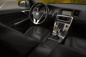 Pelēks Volvo V60 2016 Jelgava, ar dzinēja tilpumu 2.00 L un nobraukumu 252 tūkst. km par 8900 €, foto 8 vietnē AUTOMOTO.COM.LV