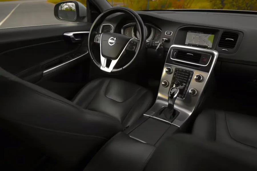 Pelēks Volvo V60 2016 Jelgava, ar dzinēja tilpumu 2.00 L un nobraukumu 252 tūkst. km par 8900 €, foto 8 vietnē AUTOMOTO.COM.LV