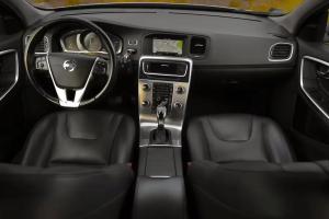 Pelēks Volvo V60 2016 Jelgava, ar dzinēja tilpumu 2.00 L un nobraukumu 252 tūkst. km par 8900 €, foto 9 vietnē AUTOMOTO.COM.LV