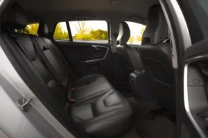 Pelēks Volvo V60 2016 Jelgava, ar dzinēja tilpumu 2.00 L un nobraukumu 252 tūkst. km par 8900 €, foto 19 vietnē AUTOMOTO.COM.LV
