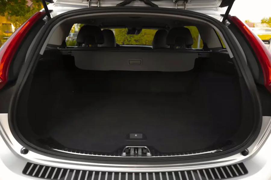 Pelēks Volvo V60 2016 Jelgava, ar dzinēja tilpumu 2.00 L un nobraukumu 252 tūkst. km par 8900 €, foto 21 vietnē AUTOMOTO.COM.LV