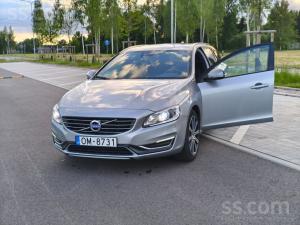 Pelēks Volvo V60 2016 Jelgava, ar dzinēja tilpumu 2.40 L un nobraukumu 310 tūkst. km par 9190 €, foto  vietnē AUTOMOTO.COM.LV