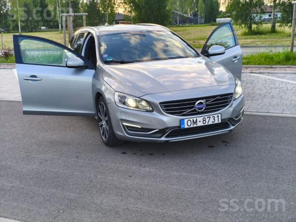Pelēks Volvo V60 2016 Jelgava, ar dzinēja tilpumu 2.40 L un nobraukumu 310 tūkst. km par 9190 €, foto 3 vietnē AUTOMOTO.COM.LV