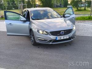 Pelēks Volvo V60 2016 Jelgava, ar dzinēja tilpumu 2.40 L un nobraukumu 310 tūkst. km par 9190 €, foto 4 vietnē AUTOMOTO.COM.LV