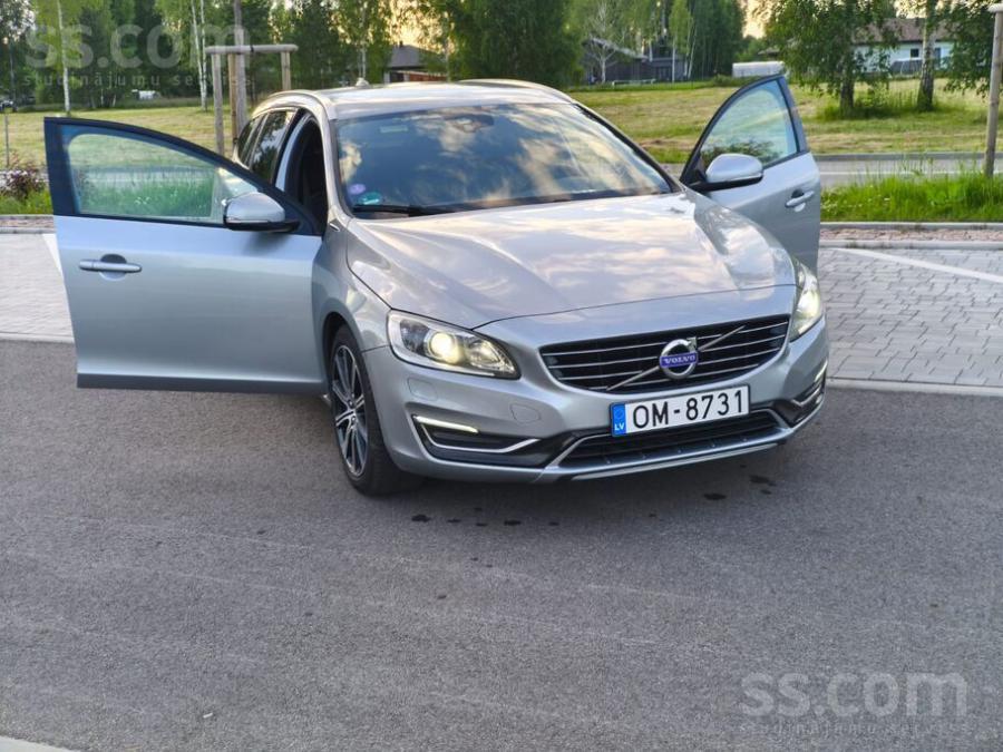Pelēks Volvo V60 2016 Jelgava, ar dzinēja tilpumu 2.40 L un nobraukumu 310 tūkst. km par 9190 €, foto 4 vietnē AUTOMOTO.COM.LV