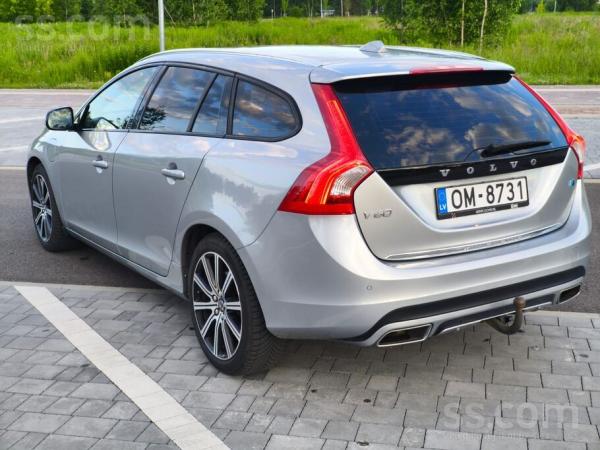 Pelēks Volvo V60 2016 Jelgava, ar dzinēja tilpumu 2.40 L un nobraukumu 310 tūkst. km par 9190 €, foto 5 vietnē AUTOMOTO.COM.LV