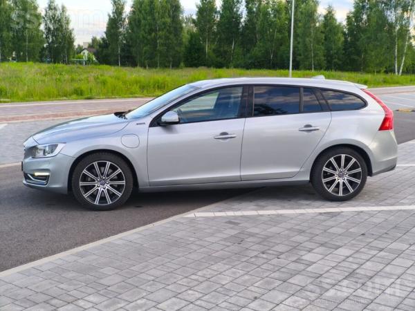 Pelēks Volvo V60 2016 Jelgava, ar dzinēja tilpumu 2.40 L un nobraukumu 310 tūkst. km par 9190 €, foto 6 vietnē AUTOMOTO.COM.LV