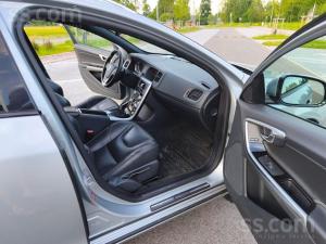 Pelēks Volvo V60 2016 Jelgava, ar dzinēja tilpumu 2.40 L un nobraukumu 310 tūkst. km par 9190 €, foto 10 vietnē AUTOMOTO.COM.LV