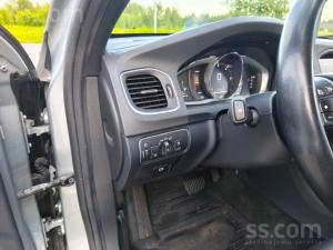 Pelēks Volvo V60 2016 Jelgava, ar dzinēja tilpumu 2.40 L un nobraukumu 310 tūkst. km par 9190 €, foto 12 vietnē AUTOMOTO.COM.LV