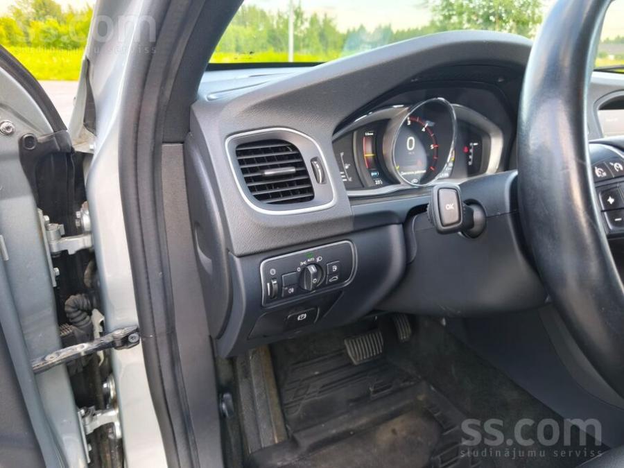 Pelēks Volvo V60 2016 Jelgava, ar dzinēja tilpumu 2.40 L un nobraukumu 310 tūkst. km par 9190 €, foto 12 vietnē AUTOMOTO.COM.LV