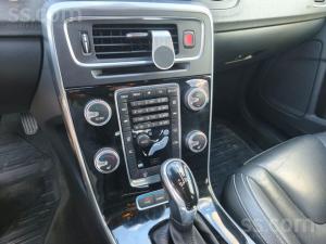 Pelēks Volvo V60 2016 Jelgava, ar dzinēja tilpumu 2.40 L un nobraukumu 310 tūkst. km par 9190 €, foto 15 vietnē AUTOMOTO.COM.LV