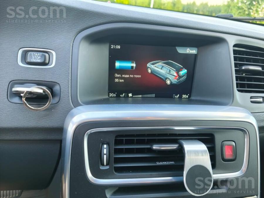 Pelēks Volvo V60 2016 Jelgava, ar dzinēja tilpumu 2.40 L un nobraukumu 310 tūkst. km par 9190 €, foto 17 vietnē AUTOMOTO.COM.LV