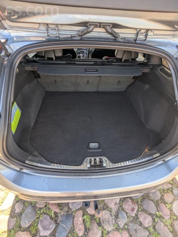 Grey Volvo V60 2016 in Daugavpils, with an engine capacity of 2.00 L and mileage of 246 thousand km for 9800 €, photo 8 on AUTOMOTO.COM.LV