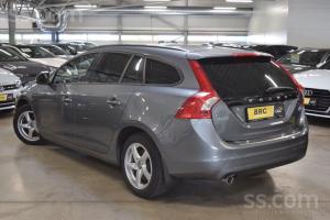 Pelēks Volvo V60 2016 Rīga, ar dzinēja tilpumu 2.00 L un nobraukumu 177 tūkst. km par 7500 €, foto 3 vietnē AUTOMOTO.COM.LV