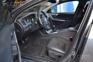 Pelēks Volvo V60 2016 Rīga, ar dzinēja tilpumu 2.00 L un nobraukumu 177 tūkst. km par 7500 €, foto 4 vietnē AUTOMOTO.COM.LV