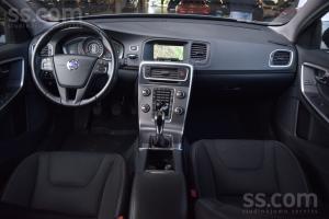 Pelēks Volvo V60 2016 Rīga, ar dzinēja tilpumu 2.00 L un nobraukumu 177 tūkst. km par 7500 €, foto 5 vietnē AUTOMOTO.COM.LV