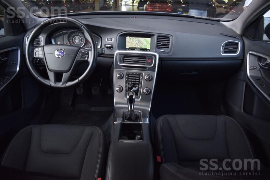 Pelēks Volvo V60 2016 Rīga, ar dzinēja tilpumu 2.00 L un nobraukumu 177 tūkst. km par 7500 €, foto 5 vietnē AUTOMOTO.COM.LV