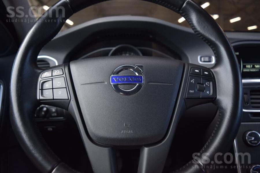 Pelēks Volvo V60 2016 Rīga, ar dzinēja tilpumu 2.00 L un nobraukumu 177 tūkst. km par 7500 €, foto 11 vietnē AUTOMOTO.COM.LV