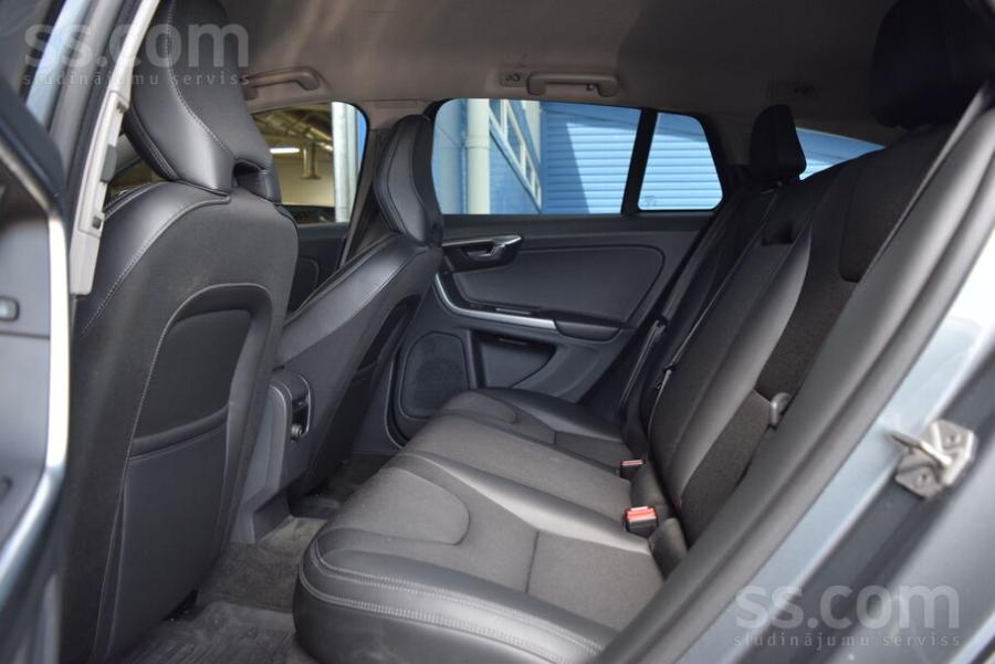 Pelēks Volvo V60 2016 Rīga, ar dzinēja tilpumu 2.00 L un nobraukumu 177 tūkst. km par 7500 €, foto 14 vietnē AUTOMOTO.COM.LV