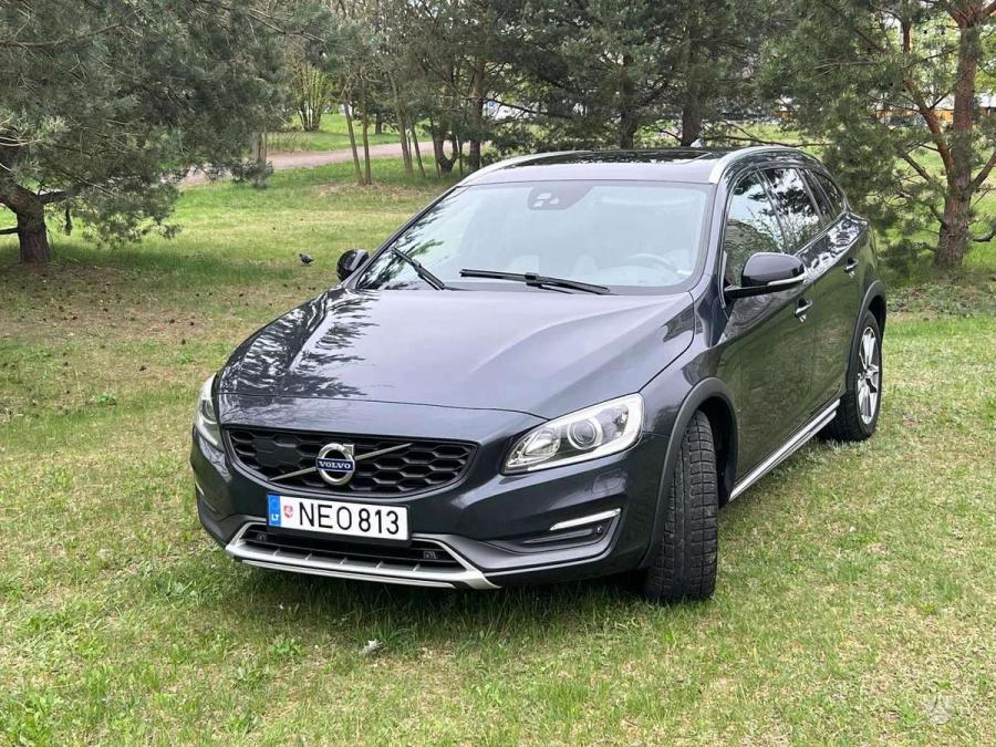 Pelēks Volvo V60 2016 Viļņa, ar dzinēja tilpumu 2.00 L un nobraukumu 350 tūkst. km par 6500 €, foto 3 vietnē AUTOMOTO.COM.LV
