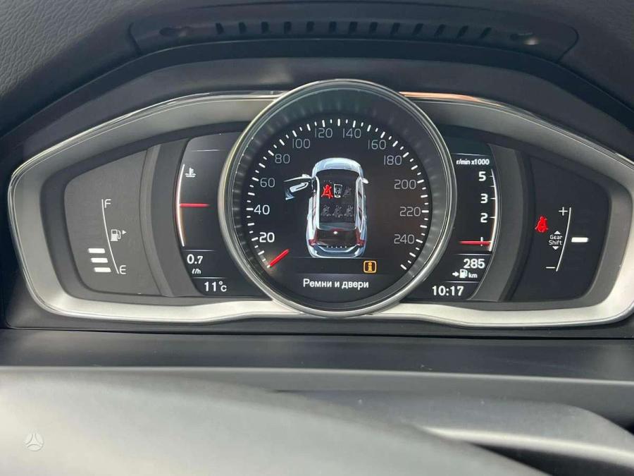 Pelēks Volvo V60 2016 Viļņa, ar dzinēja tilpumu 2.00 L un nobraukumu 350 tūkst. km par 6500 €, foto 5 vietnē AUTOMOTO.COM.LV