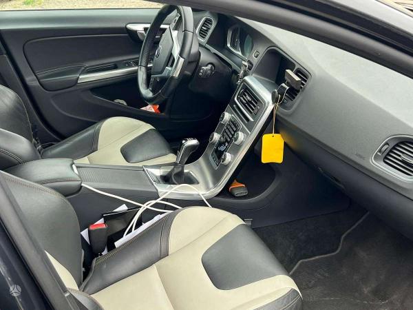 Grey Volvo V60 2016 in Vilnius, with an engine capacity of 2.00 L and mileage of 350 thousand km for 6500 €, photo 9 on AUTOMOTO.COM.LV