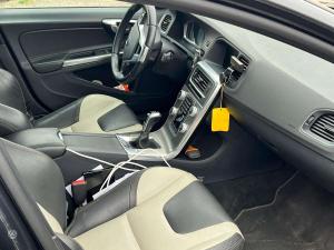 Pelēks Volvo V60 2016 Viļņa, ar dzinēja tilpumu 2.00 L un nobraukumu 350 tūkst. km par 6500 €, foto 10 vietnē AUTOMOTO.COM.LV