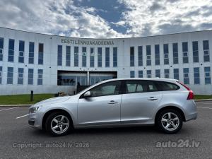 Pelēks Volvo V60 2016 Tartu, ar dzinēja tilpumu 2.00 L un nobraukumu 232 tūkst. km par 8500 €, foto 3 vietnē AUTOMOTO.COM.LV