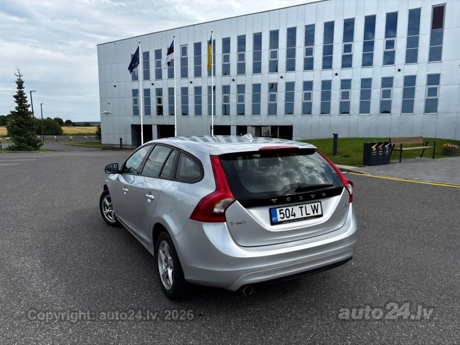 Pelēks Volvo V60 2016 Tartu, ar dzinēja tilpumu 2.00 L un nobraukumu 232 tūkst. km par 8500 €, foto 4 vietnē AUTOMOTO.COM.LV