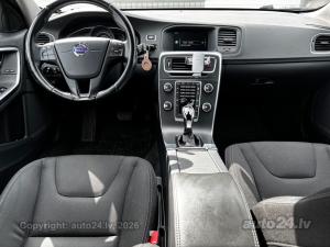 Pelēks Volvo V60 2016 Tartu, ar dzinēja tilpumu 2.00 L un nobraukumu 232 tūkst. km par 8500 €, foto 11 vietnē AUTOMOTO.COM.LV