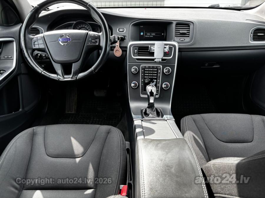Pelēks Volvo V60 2016 Tartu, ar dzinēja tilpumu 2.00 L un nobraukumu 232 tūkst. km par 8500 €, foto 11 vietnē AUTOMOTO.COM.LV