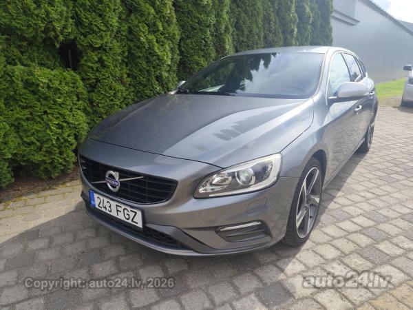 Grey Volvo V60 2016 in Paide, with an engine capacity of 2.00 L and mileage of 310 thousand km for 7990 €, photo 2 on AUTOMOTO.COM.LV