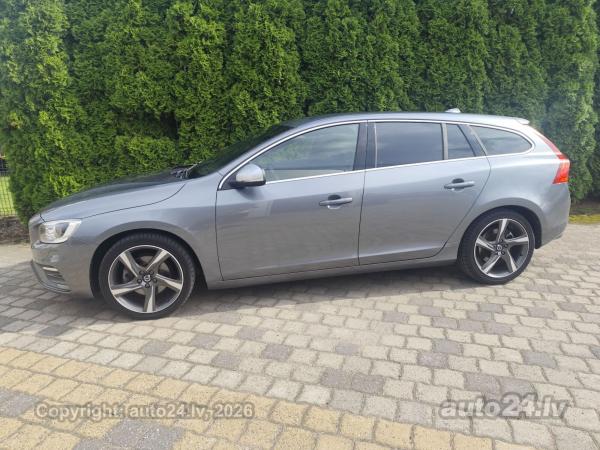 Grey Volvo V60 2016 in Paide, with an engine capacity of 2.00 L and mileage of 310 thousand km for 7990 €, photo 3 on AUTOMOTO.COM.LV