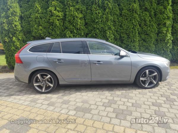 Grey Volvo V60 2016 in Paide, with an engine capacity of 2.00 L and mileage of 310 thousand km for 7990 €, photo 7 on AUTOMOTO.COM.LV