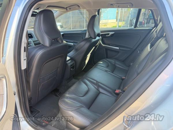 Grey Volvo V60 2016 in Tallinn, with an engine capacity of 2.00 L and mileage of 320 thousand km for 7950 €, photo 10 on AUTOMOTO.COM.LV