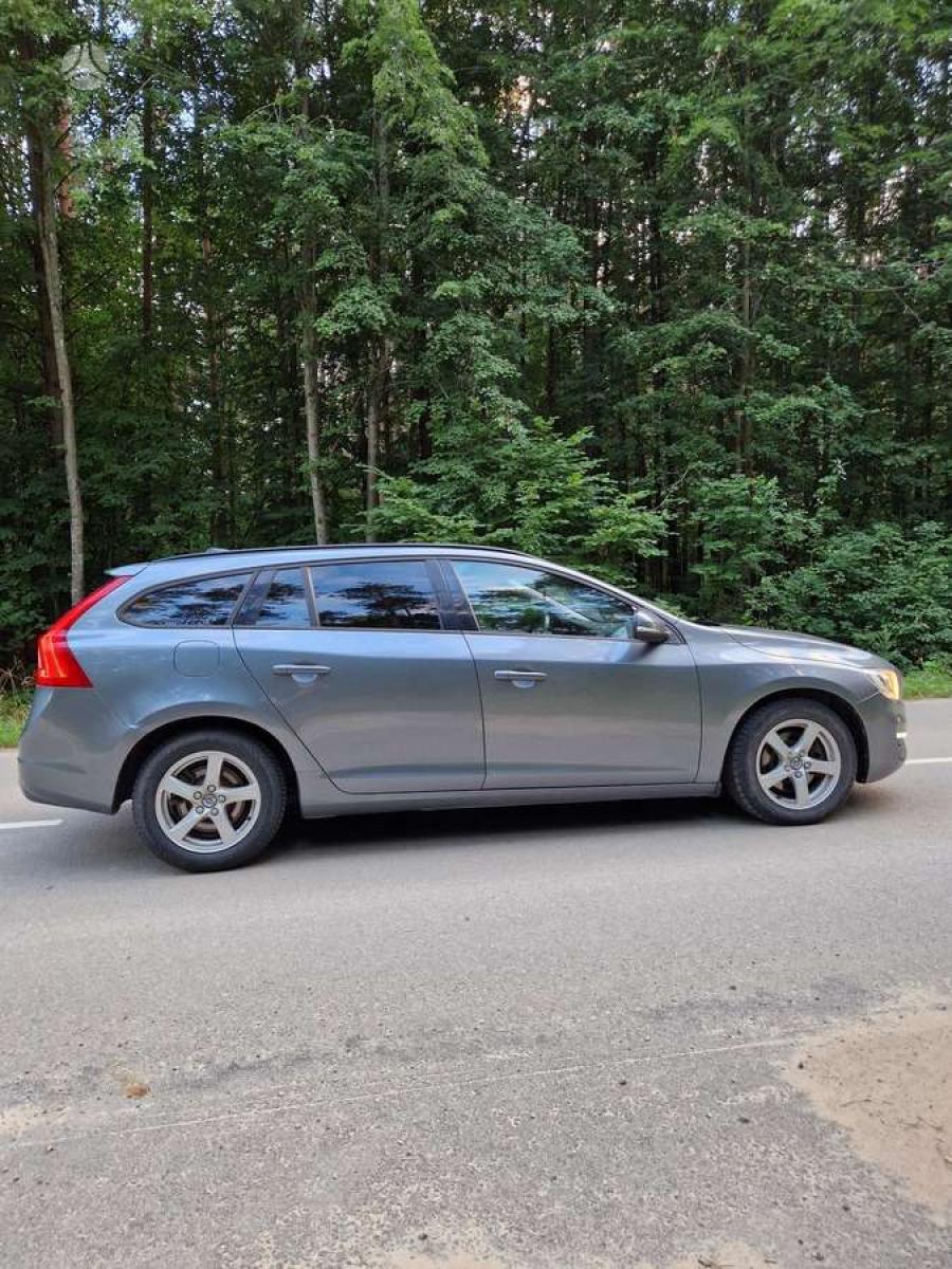 Grey Volvo V60 2016 in Kaunas, with an engine capacity of 1.97 L and mileage of 0 thousand km for 5999 €, photo 5 on AUTOMOTO.COM.LV