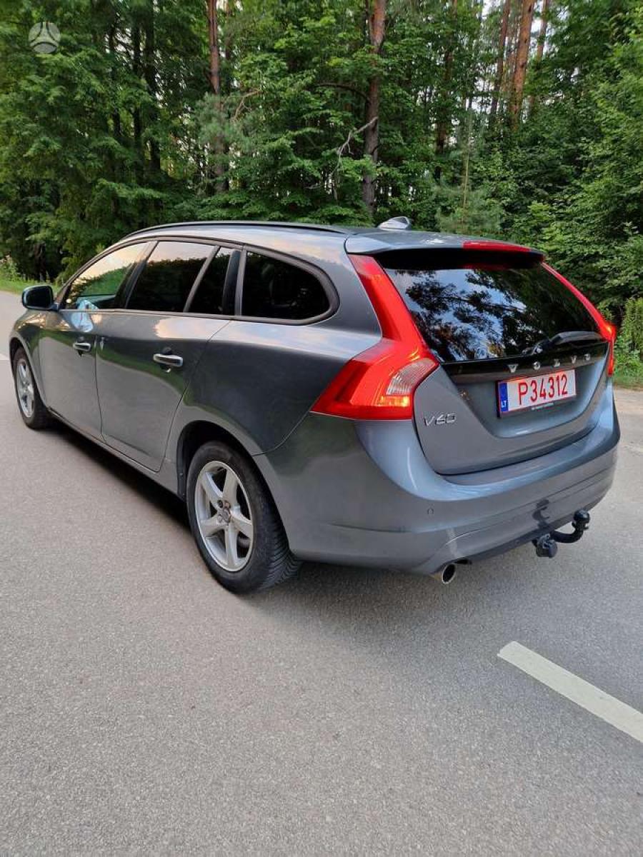 Grey Volvo V60 2016 in Kaunas, with an engine capacity of 1.97 L and mileage of 0 thousand km for 5999 €, photo 6 on AUTOMOTO.COM.LV
