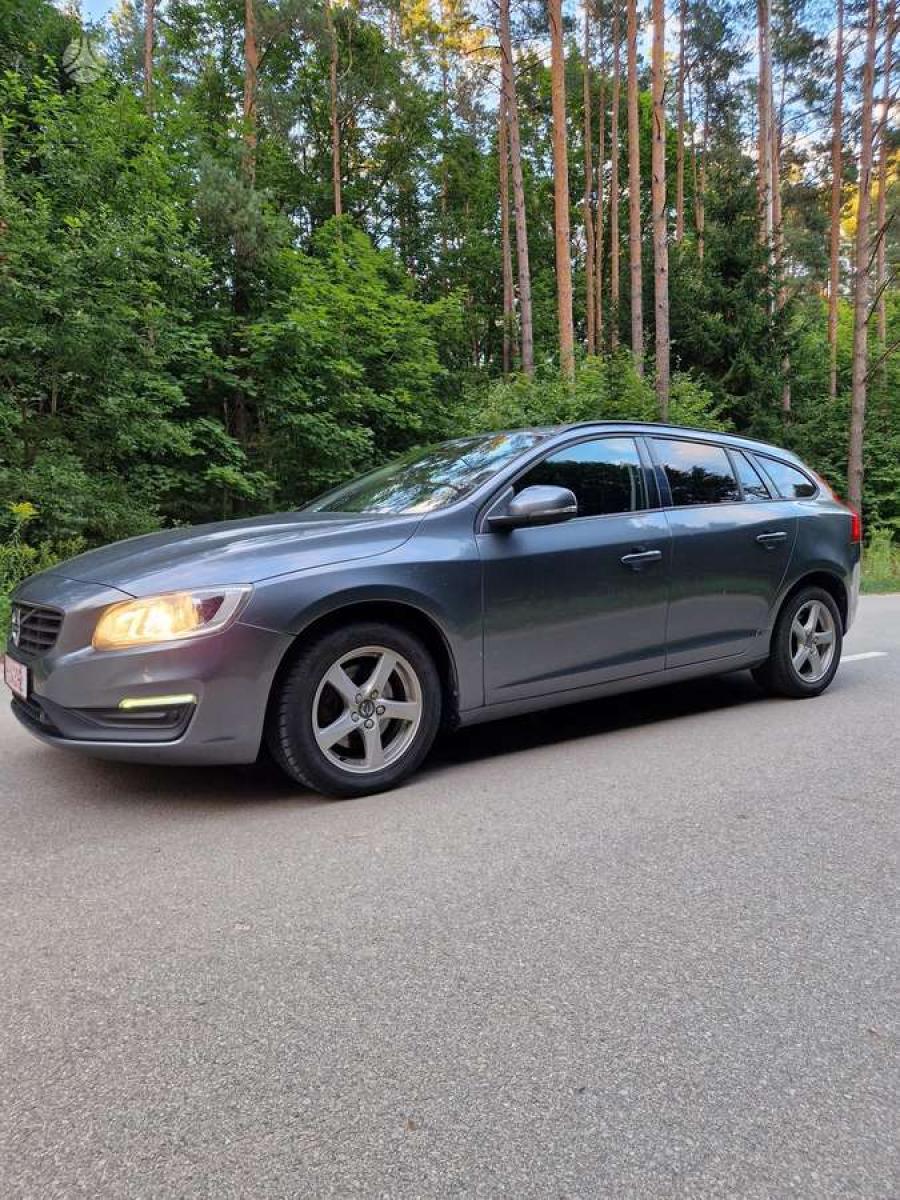 Grey Volvo V60 2016 in Kaunas, with an engine capacity of 1.97 L and mileage of 0 thousand km for 5999 €, photo 9 on AUTOMOTO.COM.LV
