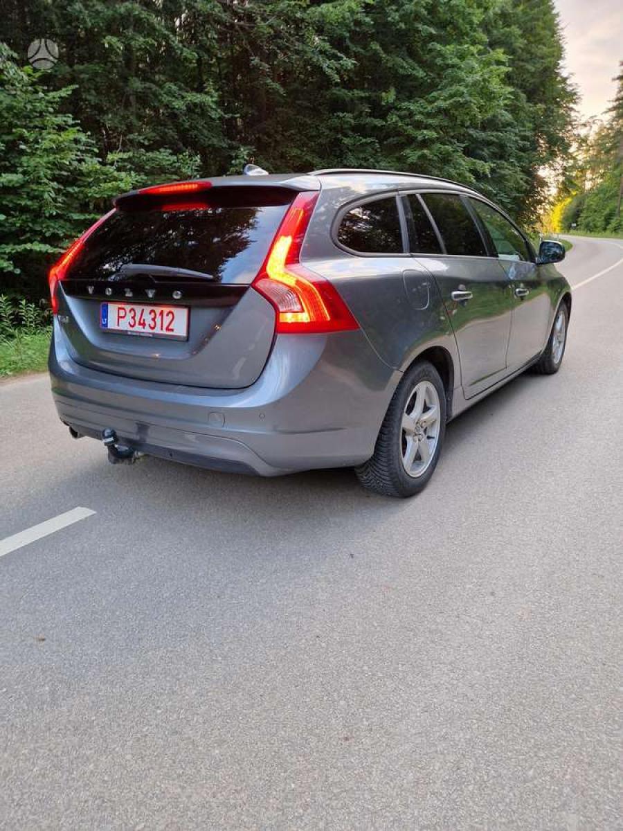 Grey Volvo V60 2016 in Kaunas, with an engine capacity of 1.97 L and mileage of 0 thousand km for 5999 €, photo 12 on AUTOMOTO.COM.LV