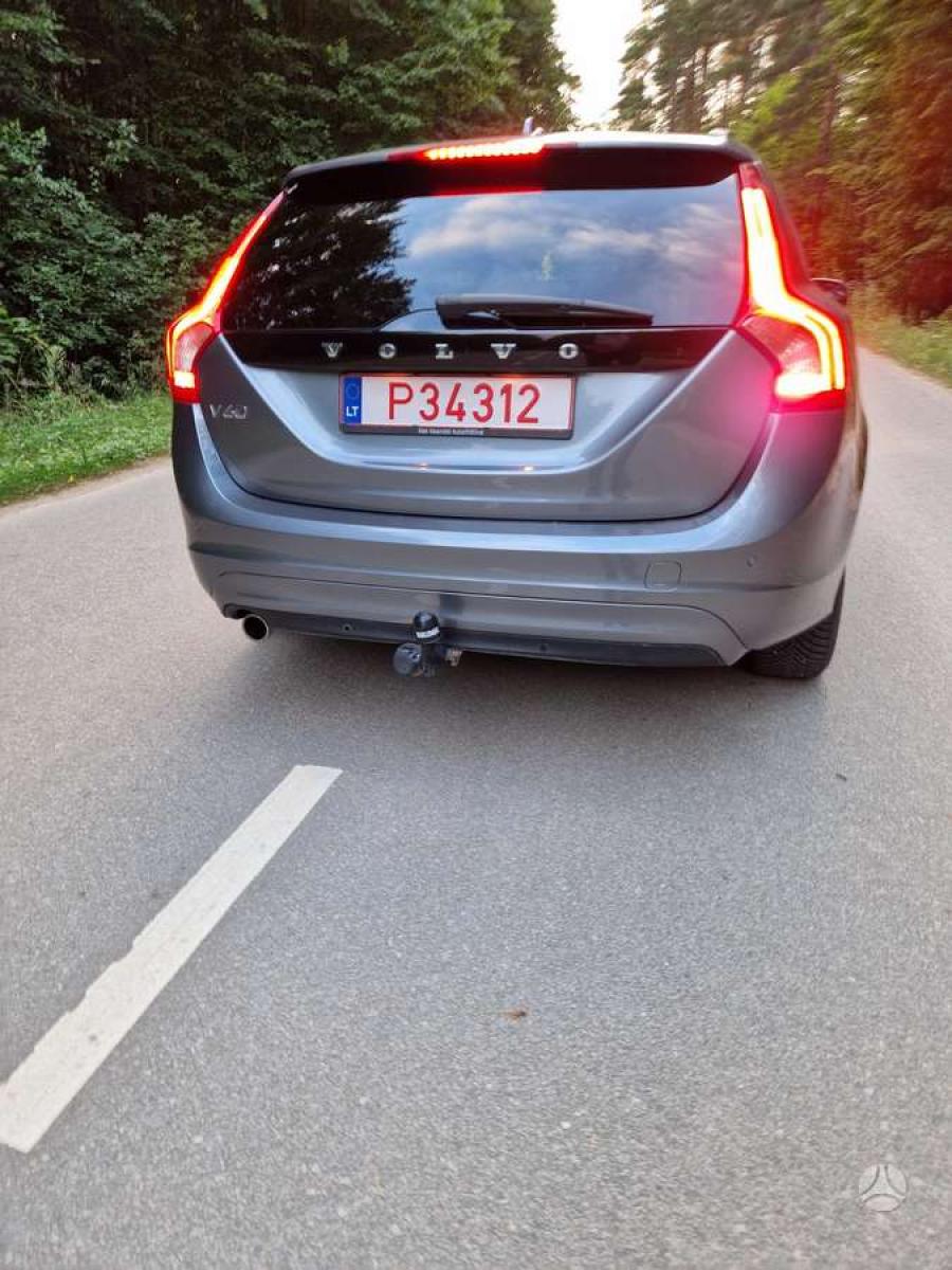Grey Volvo V60 2016 in Kaunas, with an engine capacity of 1.97 L and mileage of 0 thousand km for 5999 €, photo 13 on AUTOMOTO.COM.LV