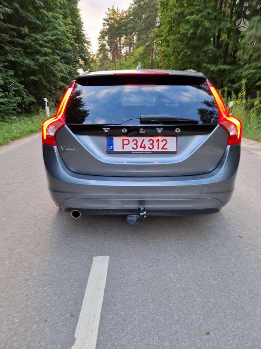 Grey Volvo V60 2016 in Kaunas, with an engine capacity of 1.97 L and mileage of 0 thousand km for 5999 €, photo 14 on AUTOMOTO.COM.LV