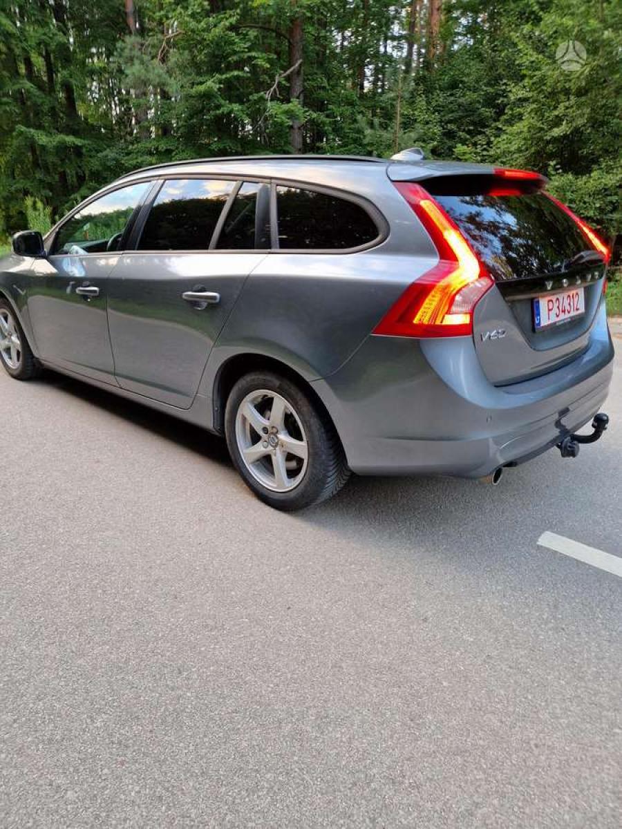 Grey Volvo V60 2016 in Kaunas, with an engine capacity of 1.97 L and mileage of 0 thousand km for 5999 €, photo 16 on AUTOMOTO.COM.LV