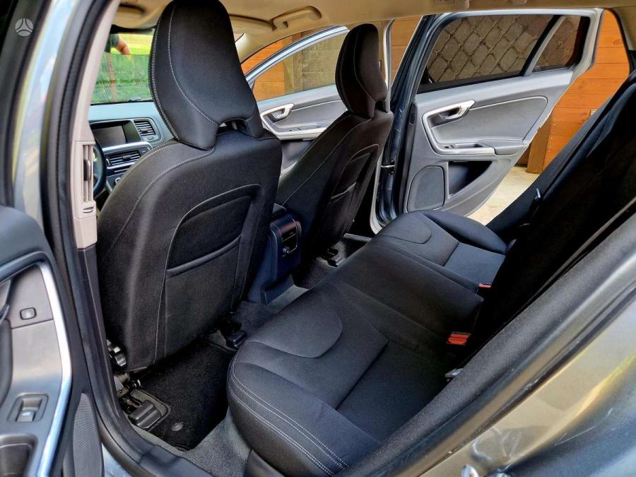 Grey Volvo V60 2016 in Kaunas, with an engine capacity of 1.97 L and mileage of 0 thousand km for 5999 €, photo 21 on AUTOMOTO.COM.LV