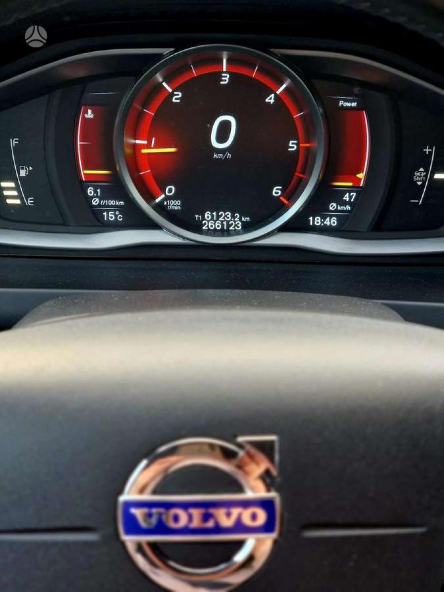 Grey Volvo V60 2016 in Kaunas, with an engine capacity of 1.97 L and mileage of 0 thousand km for 5999 €, photo 26 on AUTOMOTO.COM.LV