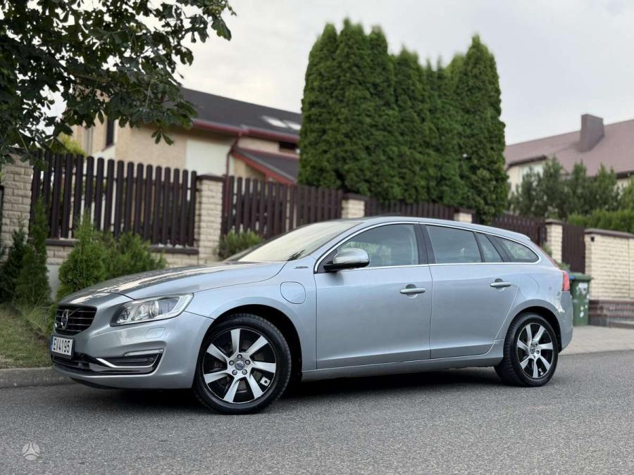Pelēks Volvo V60 2016 Viļņa, ar dzinēja tilpumu 2.40 L un nobraukumu 270 tūkst. km par 6450 €, foto 8 vietnē AUTOMOTO.COM.LV
