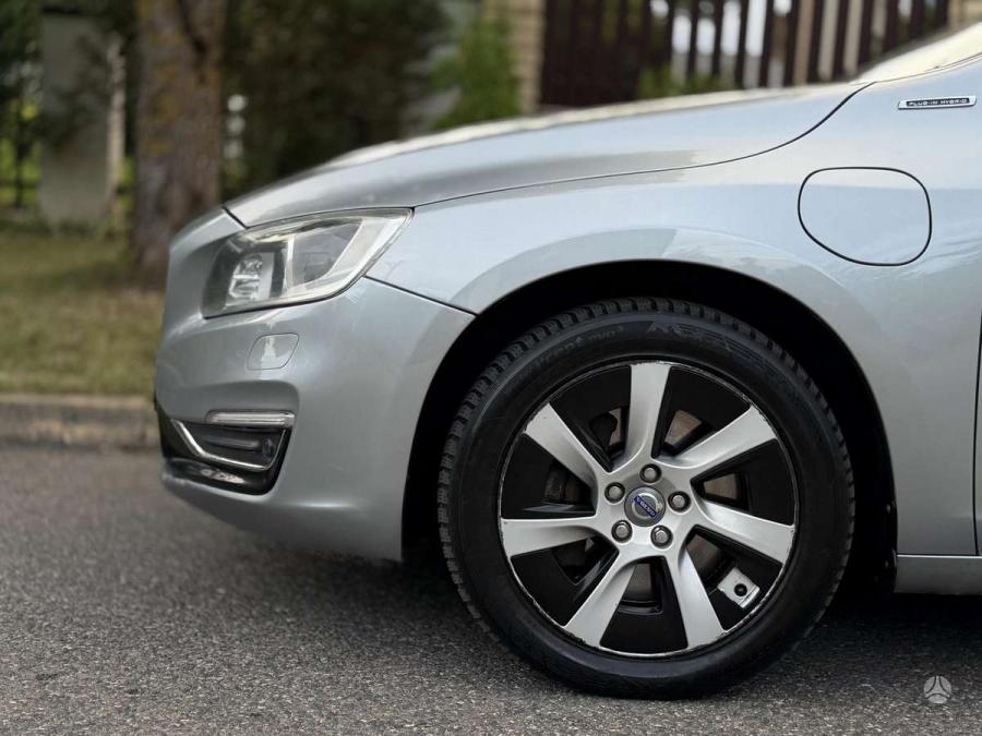 Pelēks Volvo V60 2016 Viļņa, ar dzinēja tilpumu 2.40 L un nobraukumu 270 tūkst. km par 6450 €, foto 10 vietnē AUTOMOTO.COM.LV