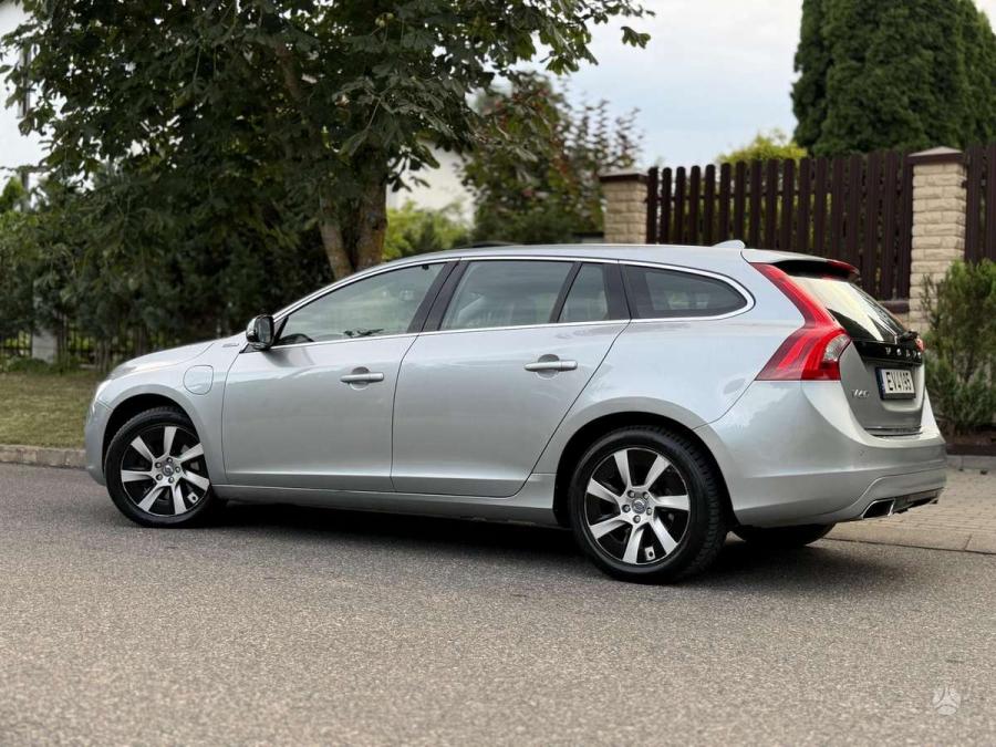 Pelēks Volvo V60 2016 Viļņa, ar dzinēja tilpumu 2.40 L un nobraukumu 270 tūkst. km par 6450 €, foto 13 vietnē AUTOMOTO.COM.LV