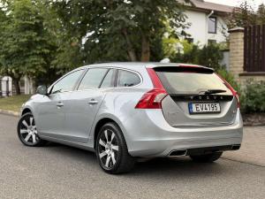 Pelēks Volvo V60 2016 Viļņa, ar dzinēja tilpumu 2.40 L un nobraukumu 270 tūkst. km par 6450 €, foto 14 vietnē AUTOMOTO.COM.LV